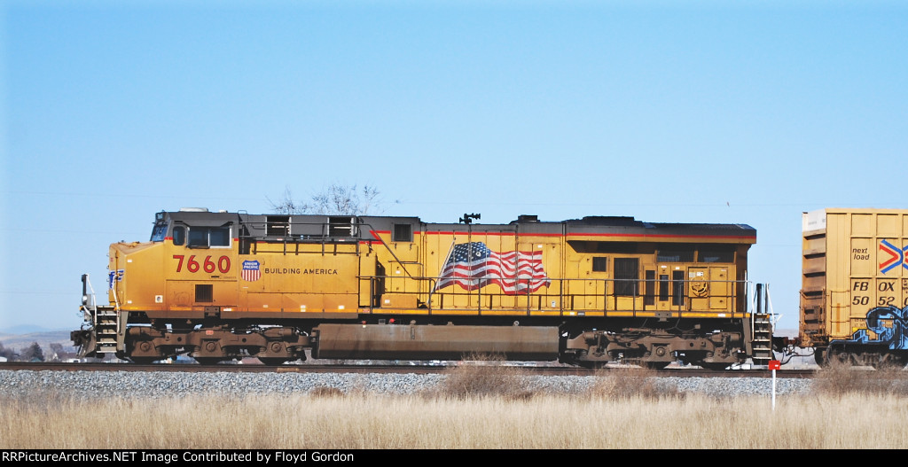 UP 7660 is DPU on UP Freight